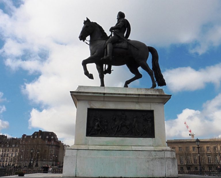 Statue Henri IV au Pont neuf – Huguenots en France